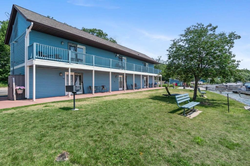 Lakefront 6 Double Queen Rooms at Fife Lake Lodge, Fife Lake – Updated ...