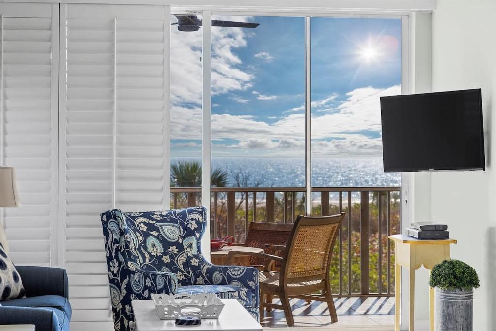 Exquisite Beachfront Residence at Shell Island Beach Club of Sanibel ...