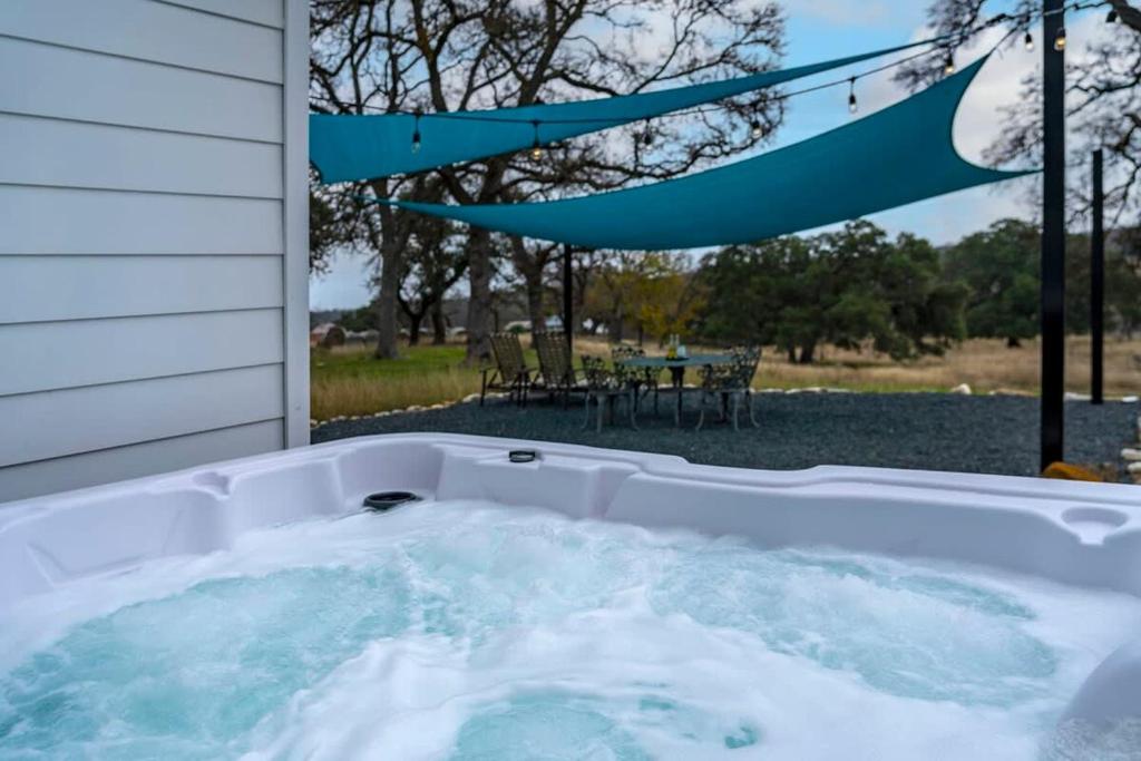 RelaxStation Gas Station Home plus hot tub, Fredericksburg (updated prices 2025)