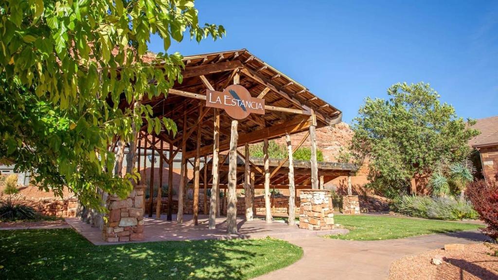 Modern Downtown Indoor Pool Hot Tub Views, Kanab (updated prices 2025)