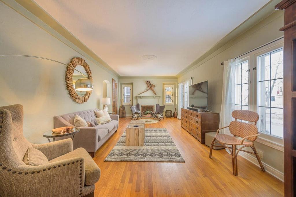 Traveler Oasis Downtown Area Spacious Home PAC, Appleton (preços ...