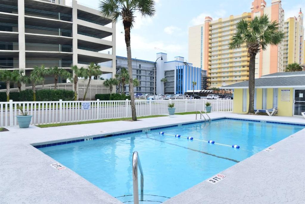 Ocean Blvd Paradise Steps to Beach w Pool and Grill, Myrtle Beach ...