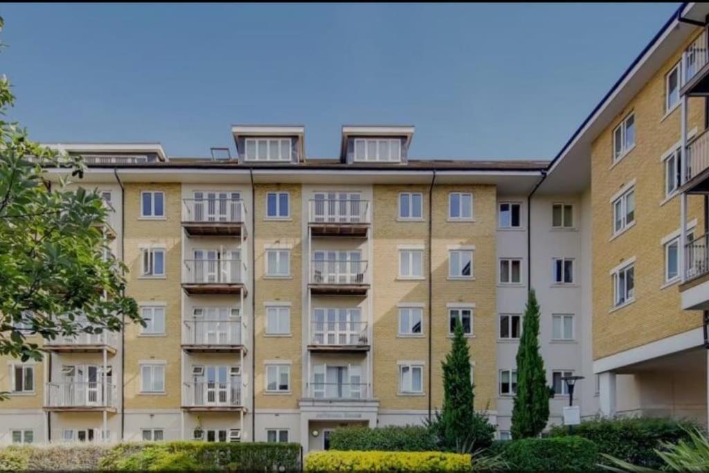 Lovely 3 bedroom penthouse apartment near Heathrow, West Drayton ...