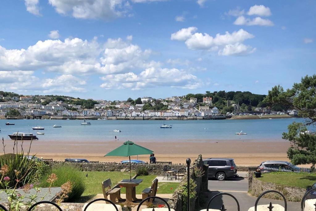 Upper Instow Beach Cottage, Instow (updated prices 2025)