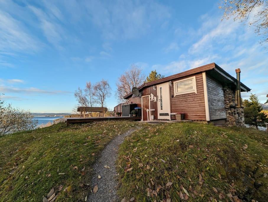 Senja - Charming cottage by the sea with terrace and fantastic view ...