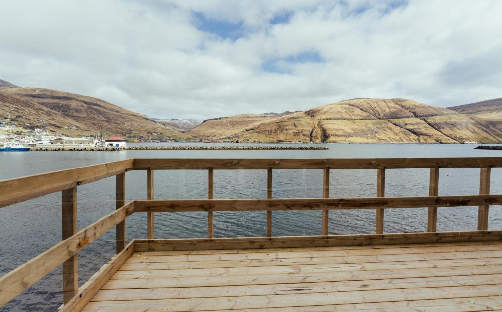 Seaside Nest - Charming Waterfront Retreat, Vestmanna (updated prices 2025)