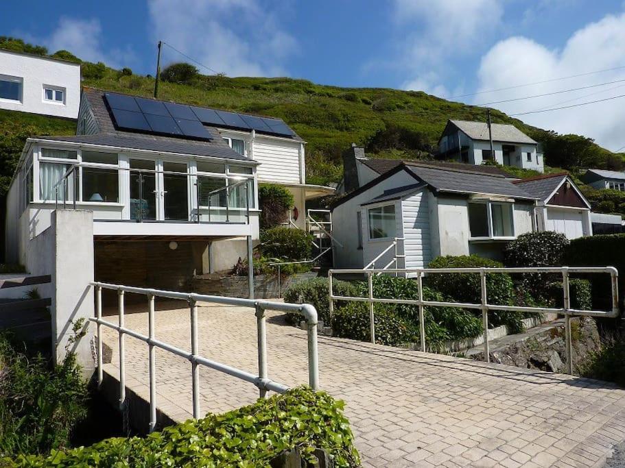 Tides Reach - Trebarwith Strand - North Cornwall - Sleeps 4 - 6 ...
