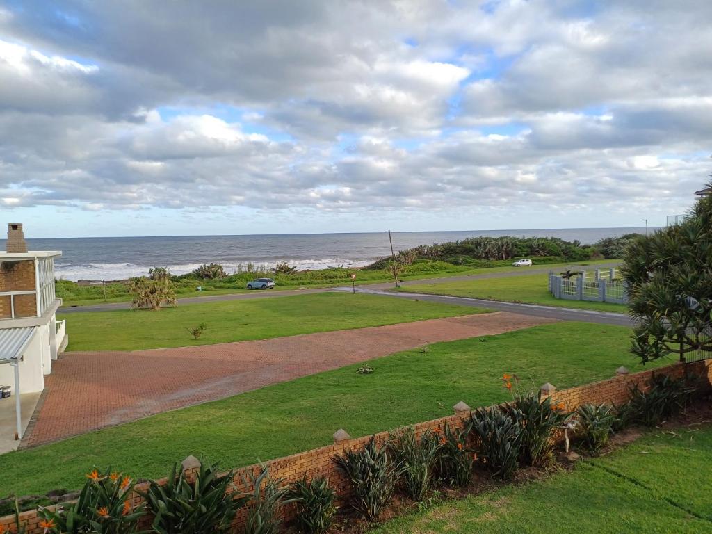 3 Queensway Uvongo, Uvongo Beach (updated prices 2025)