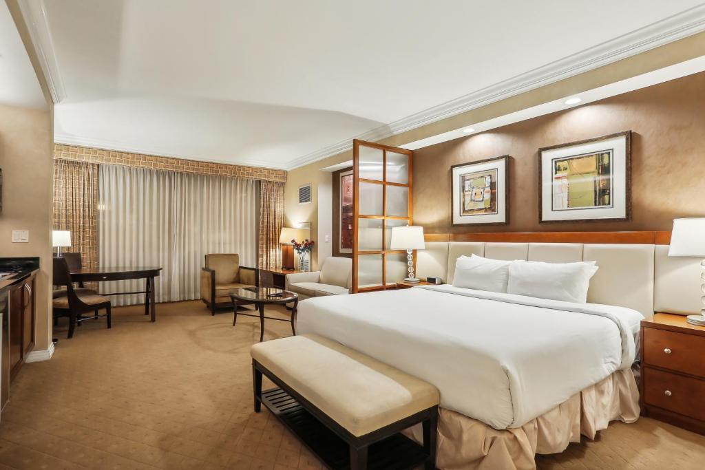 MGM Signature Deluxe Balcony Strip View Suite, Las Vegas (updated prices 2025)