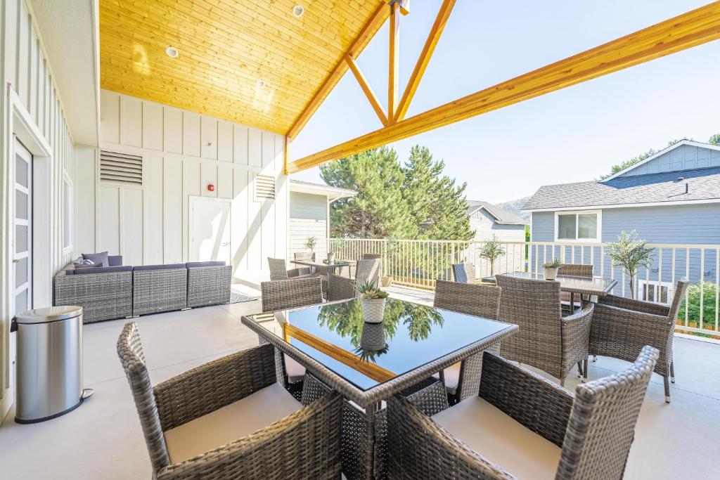 The Lodge Lake Chelan, Manson (updated prices 2025)