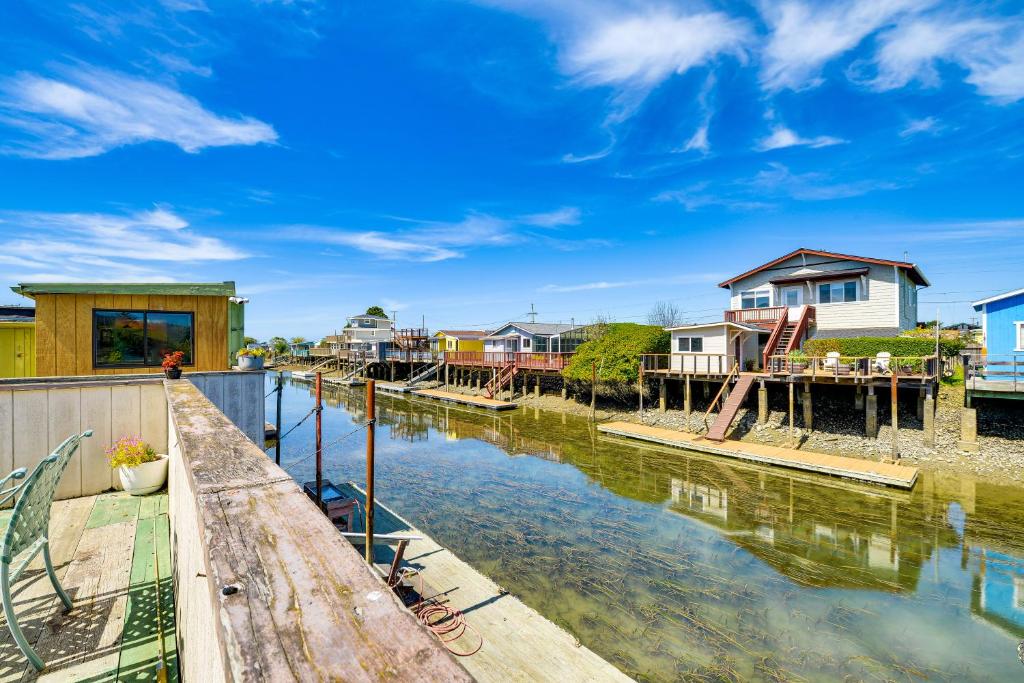 Peaceful Eureka Beach Cottage with 30-Foot Dock, Eureka (updated prices ...