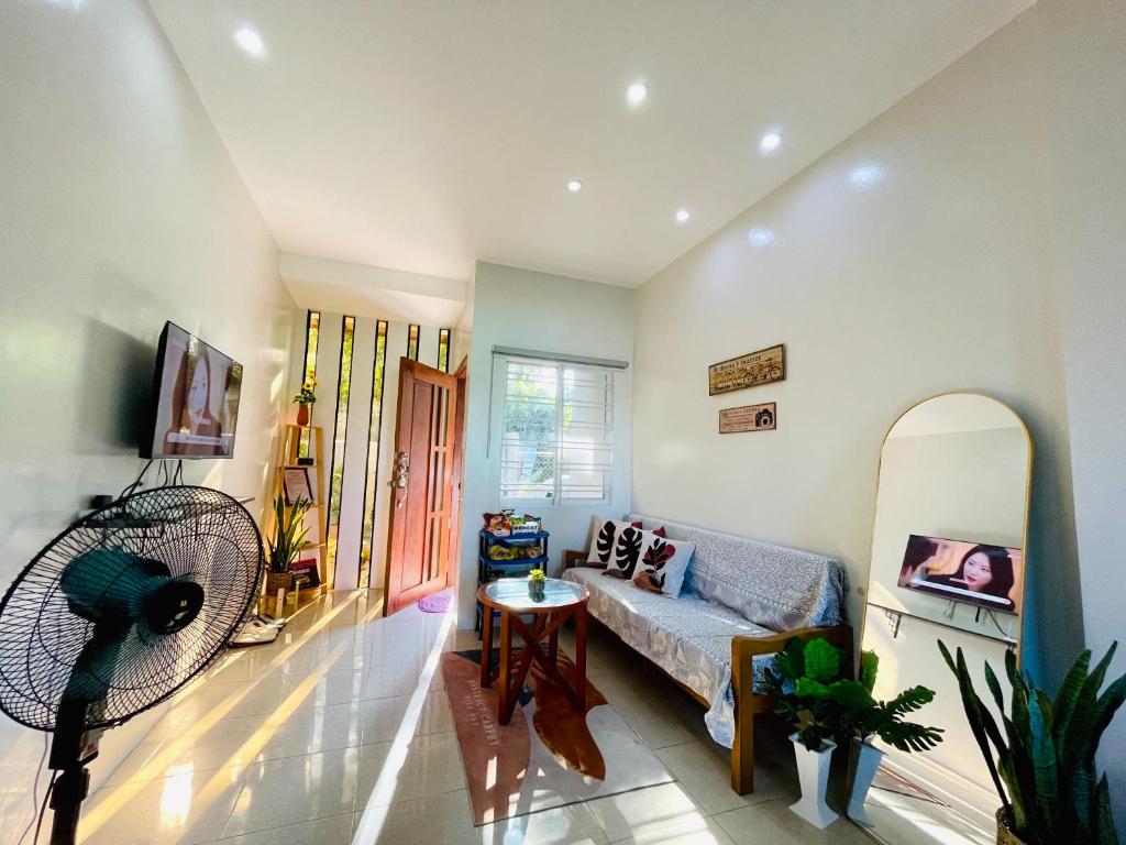 Cozy Flat-Fully Furnished Filipino Minimalist Inspired Unit with 40 ...