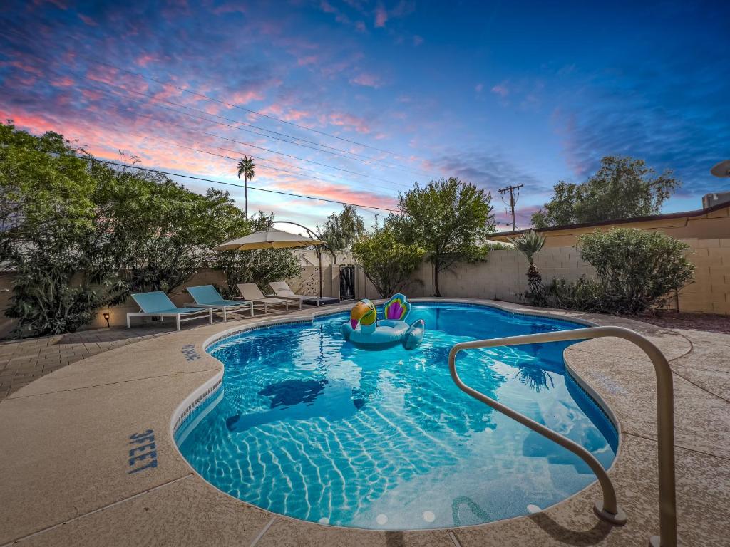 The Sunset House - Pool, Hot Tub & Putting Green, Tempe (updated prices ...