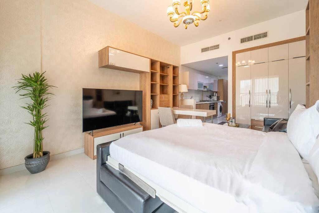 Studio Apartment in Resotz Residence Arjan - Close to Miracle Garden ...