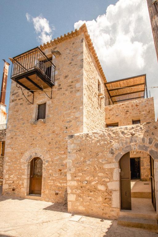 Hawk Tower Apartment, Pírgos – Updated 2024 Prices