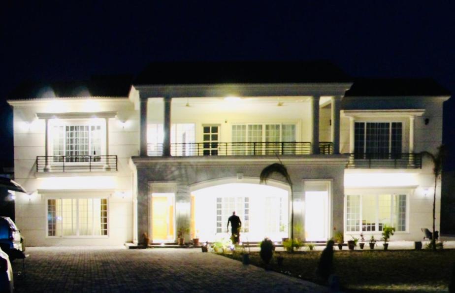 Family Friendly Farmhouse Retreat: 3BR, Lawns, BBQ, errace, Chopal ...