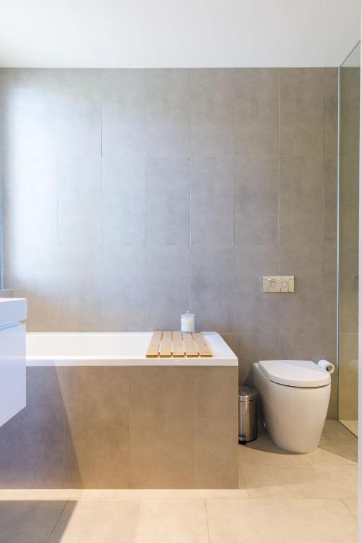 Architectural glass house with ocean views, Taroona (updated prices 2025)