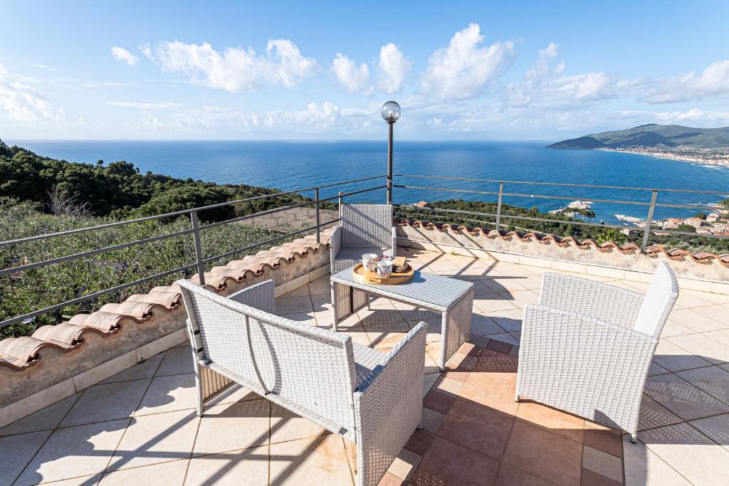 PANORAMICA CASA IN PIETRA NEL CILENTO, San Marco di Castellabate ...