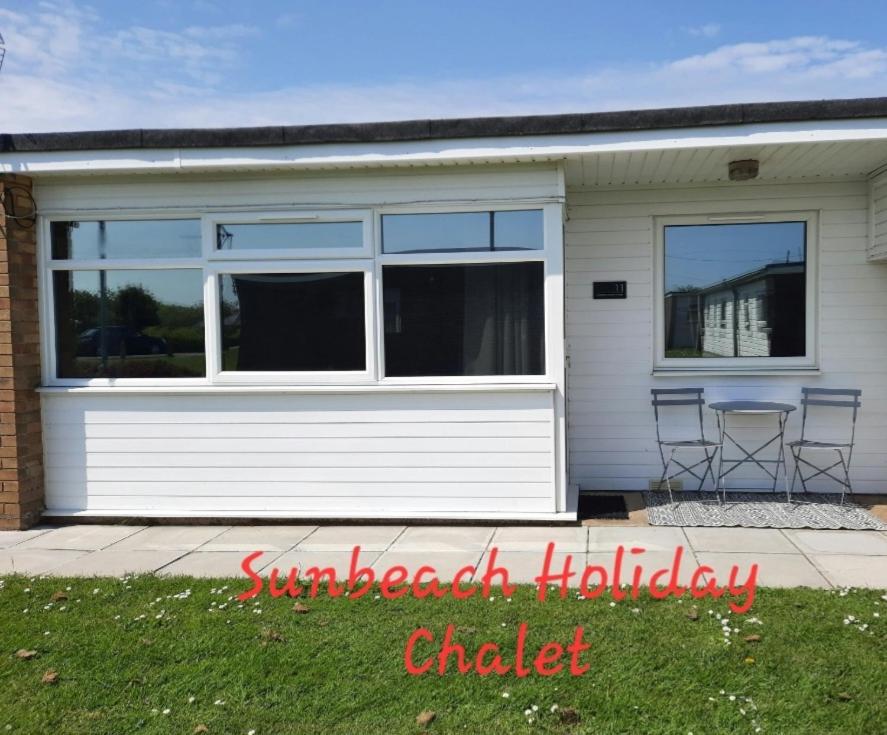 Sunbeach Holiday Chalet, California, Norfolk - Sleeps up to 5 people ...