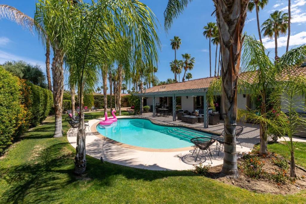 Chanel Estate - Pool Jacuzzi and Pet Friendly, Palm Springs (updated ...