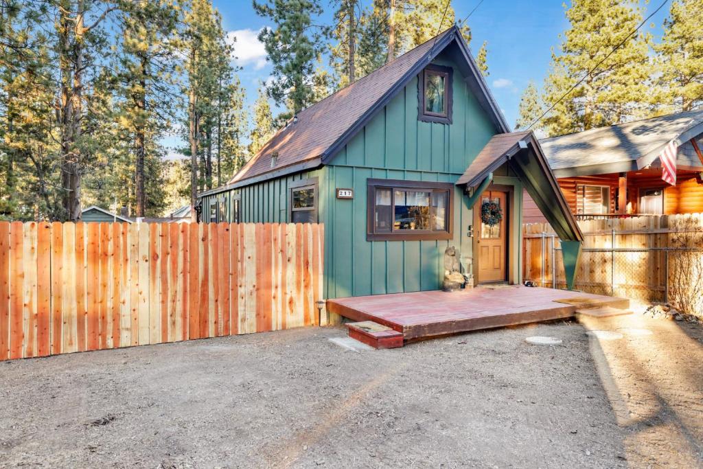 Hidden loft chalet #2387, Big Bear City (updated prices 2025)