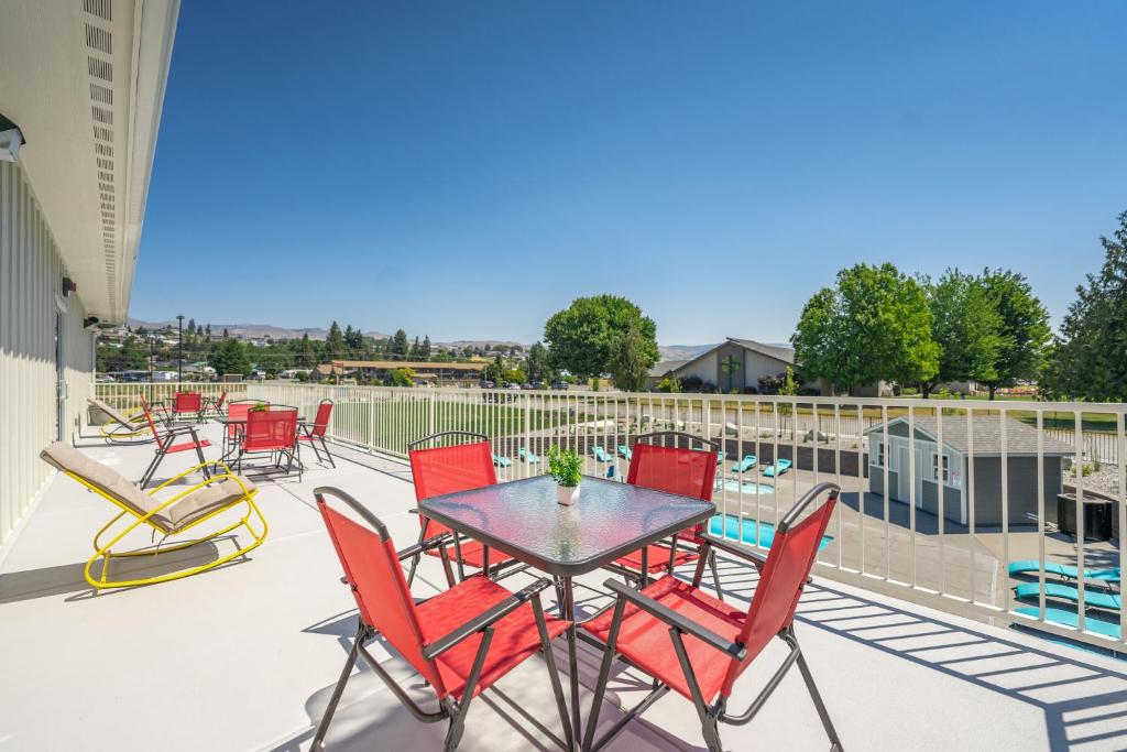 The Lodge Lake Chelan, Manson (updated prices 2025)