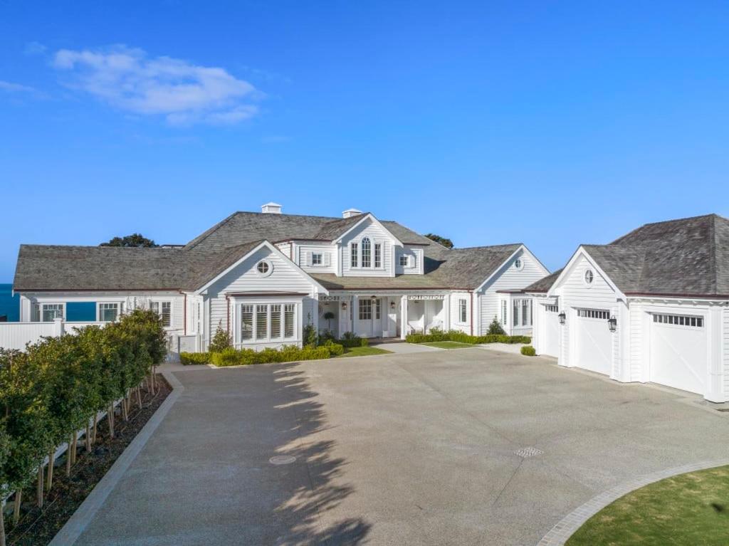 Hampton on View Luxury Clifftop in Campbells Bay, Auckland (updated ...