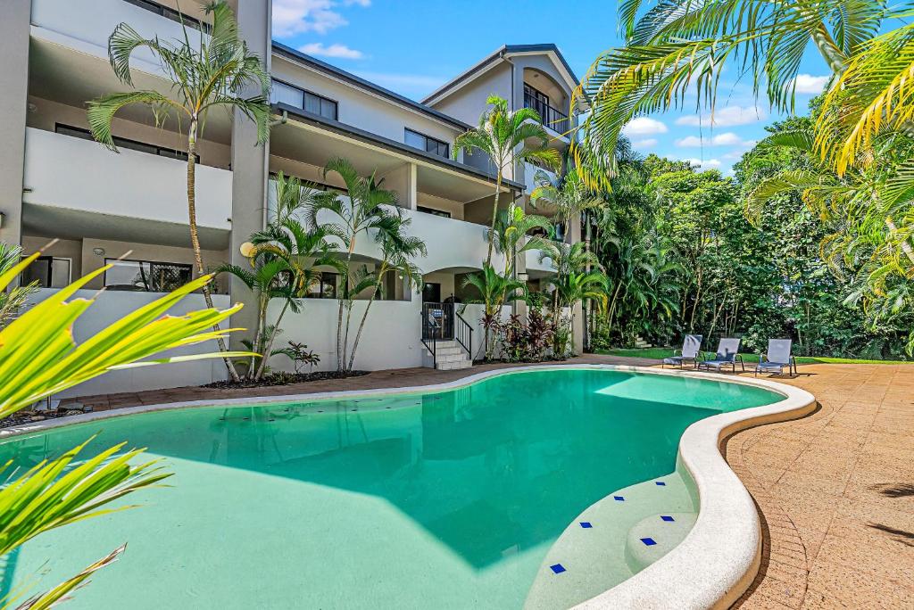 Poolside on Martyn - Relax by the Resort Pool, Cairns (updated prices 2026)