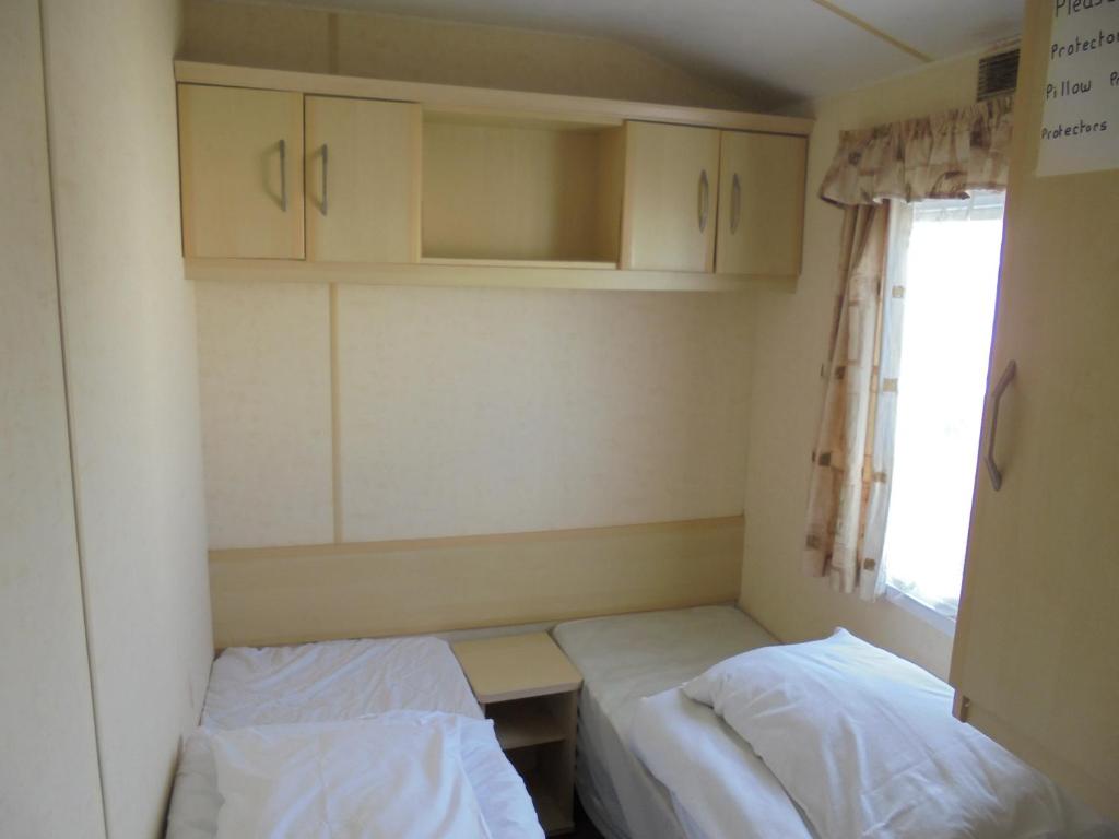 Sapphire 8 Berth panel heated Towervans, Sutton on Sea (updated prices ...
