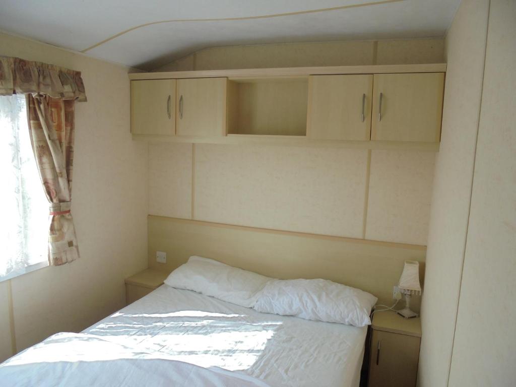 Sapphire 8 Berth panel heated Towervans, Sutton on Sea (updated prices ...
