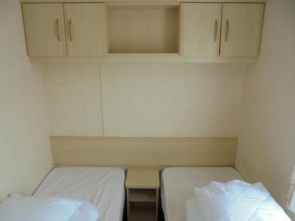 Sapphire 8 Berth panel heated Towervans, Sutton on Sea (updated prices ...