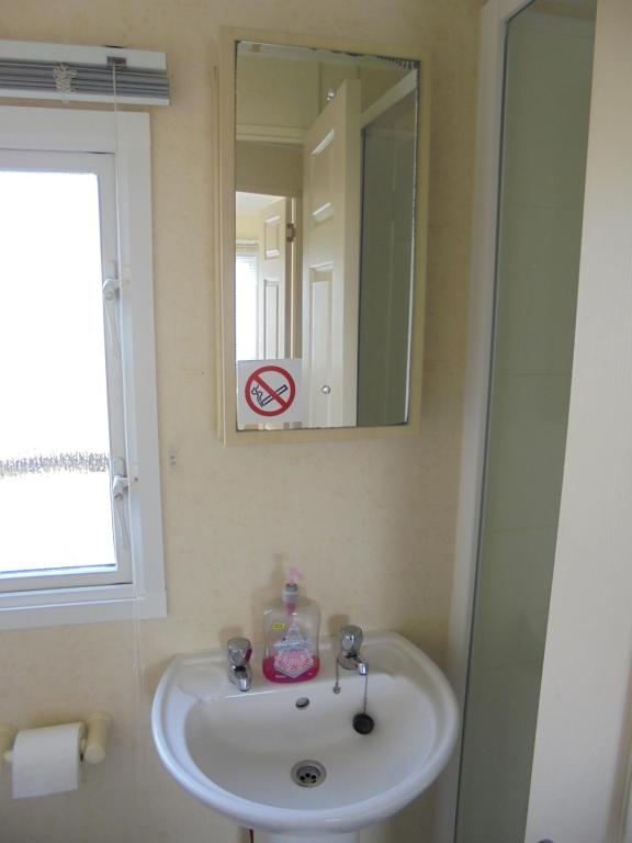 Sapphire 8 Berth panel heated Towervans, Sutton on Sea (updated prices ...