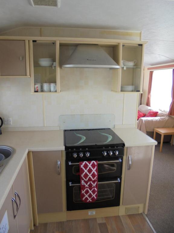 Sapphire 8 Berth panel heated Towervans, Sutton on Sea (updated prices ...