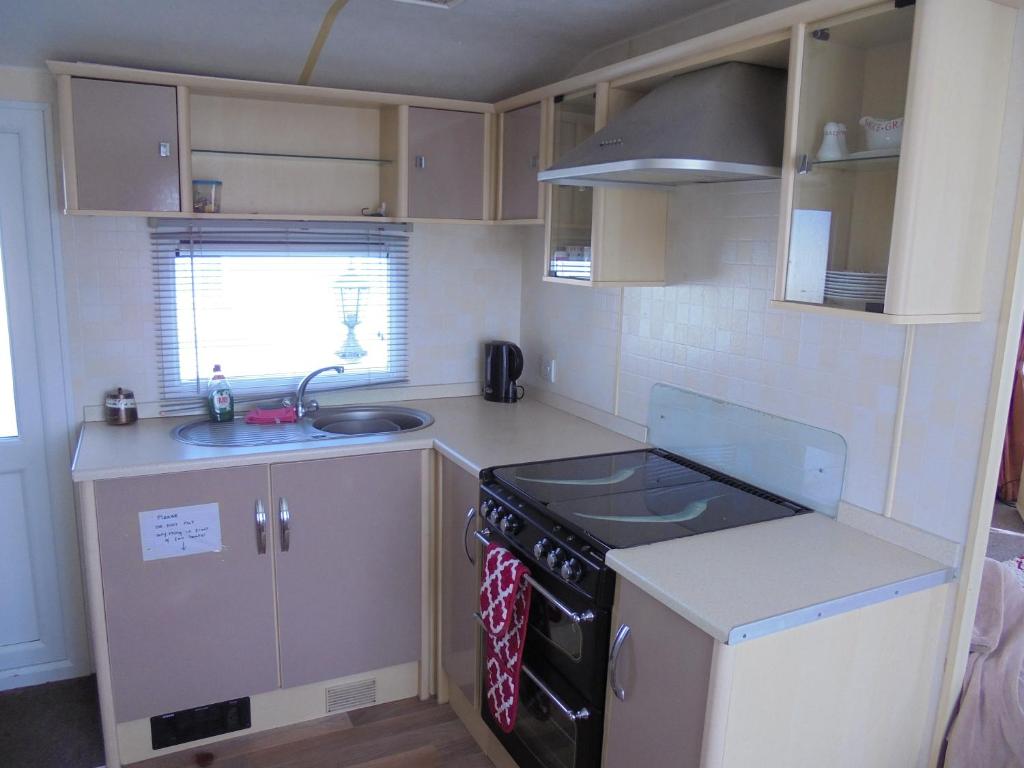 Sapphire 8 Berth panel heated Towervans, Sutton on Sea (updated prices ...