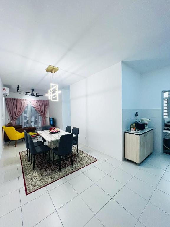 Cozy 3 Rooms , KLCC view , 100 mbps WIFI , Netflix by Noon's Homestay ...