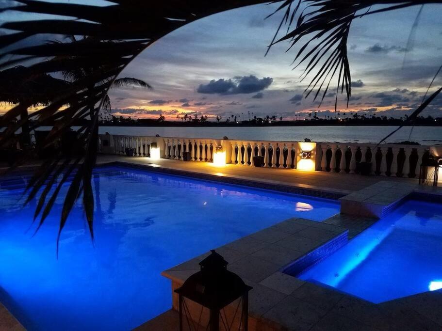 Ruby Villa - Lakes Edge, Palm-Eagle Beach (updated prices 2025)