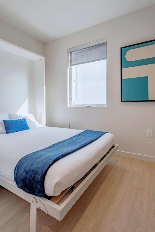 UCLA Area Cozy Coliving Suite w Walk in Closet DC, Los Angeles ...