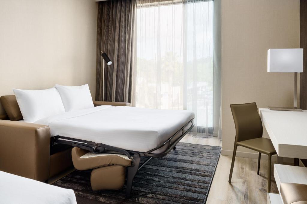 AC Hotel by Marriott Jacksonville St Johns Town Center, Jacksonville ...