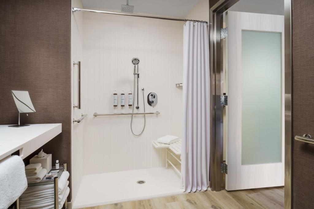 AC Hotel by Marriott Jacksonville St Johns Town Center, Jacksonville ...