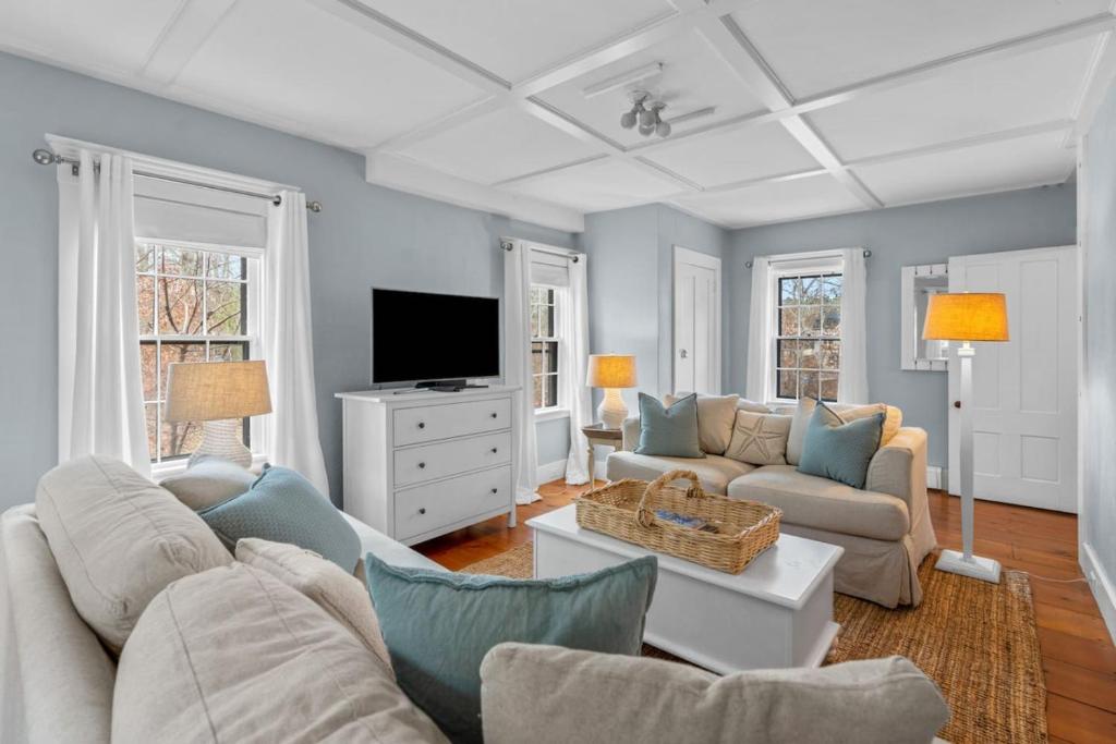 Cozy Large Home in Harwich with Patio near Wequassett Resort, Harwich ...