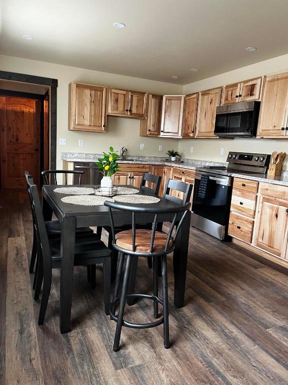 Rhodopa Guest House at Yellowstone #9, Gardiner (updated prices 2025)