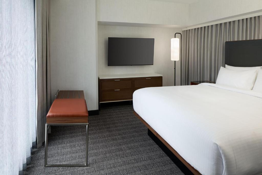 Courtyard by Marriott Montreal Laval, Laval (updated prices 2025)