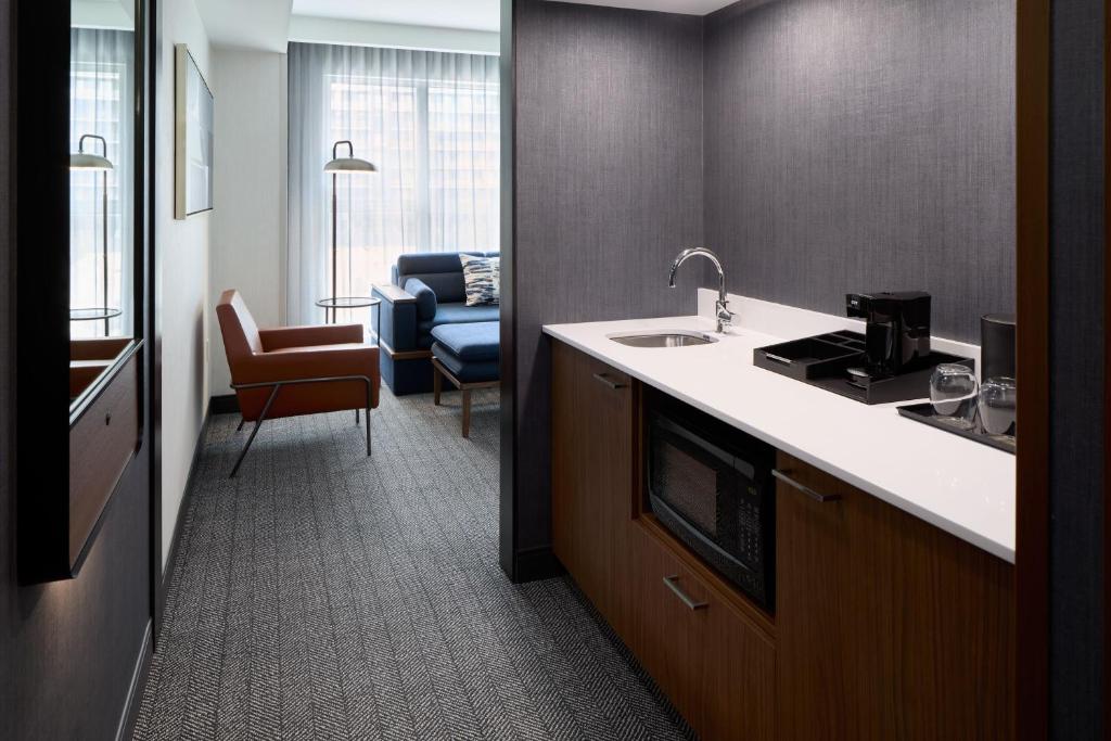 Courtyard by Marriott Montreal Laval, Laval (updated prices 2025)