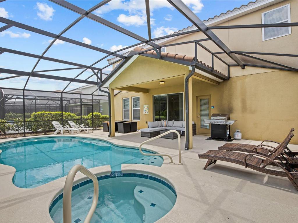 Radiant Retreat Haven Villa At Allevo Homes, Davenport – Precios ...