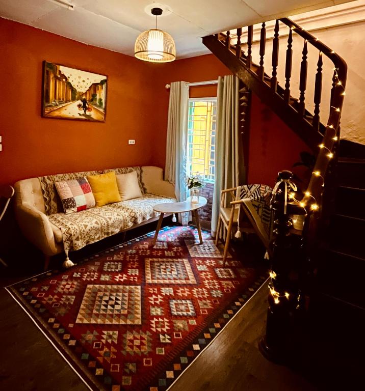 Sen's Cozy House - 02 Queen beds - Kitchen - Center of Old Quarter ...