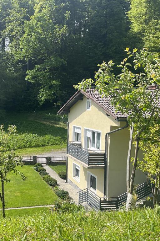 Apartma Movrin, Kamnica (bijgewerkte prijzen 2025)