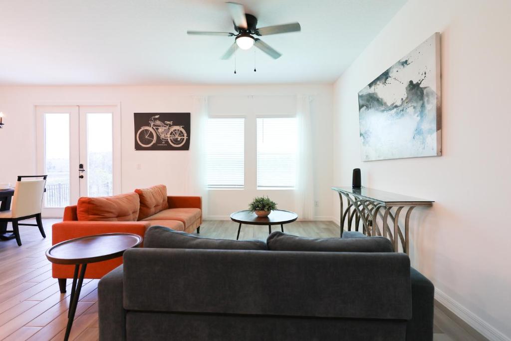 Sunshine Oasis: Spacious 6-Bedroom Retreat near Disney World, Davenport ...