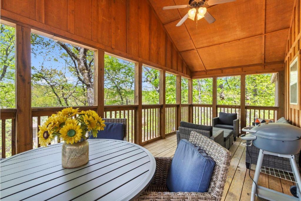 Whiskey Rock Lodge, Reeds Spring (updated prices 2025)