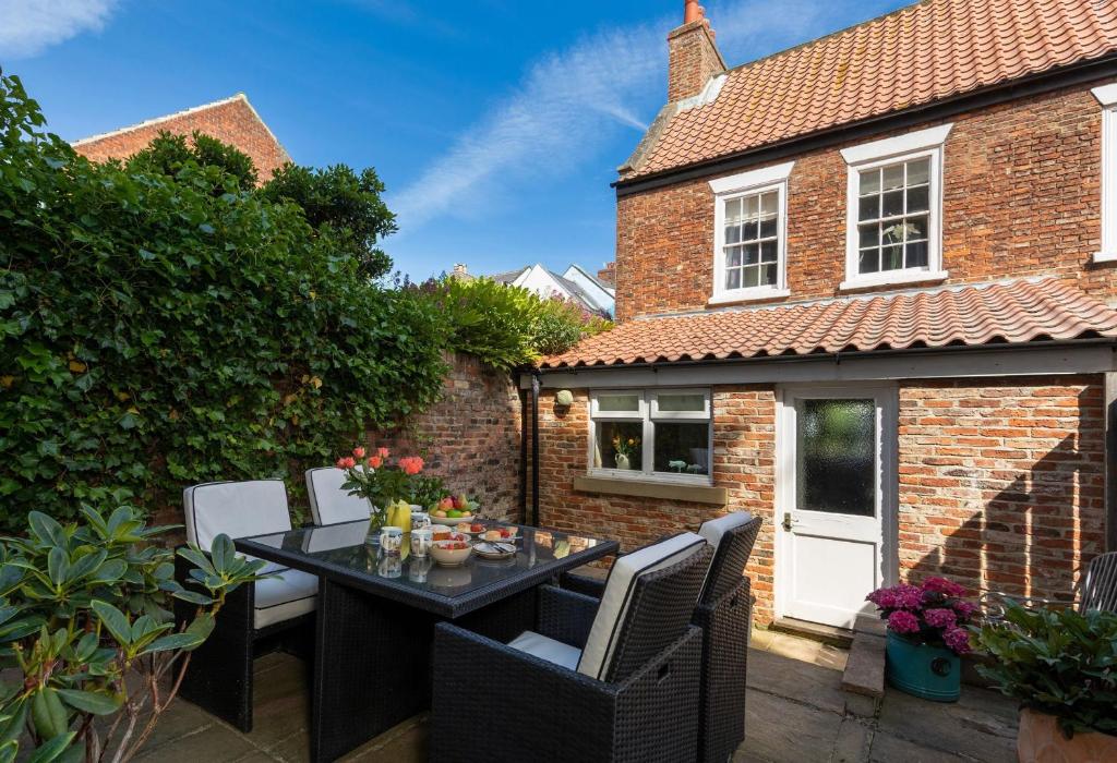 Cobble Cottage, Whitby (updated prices 2026)