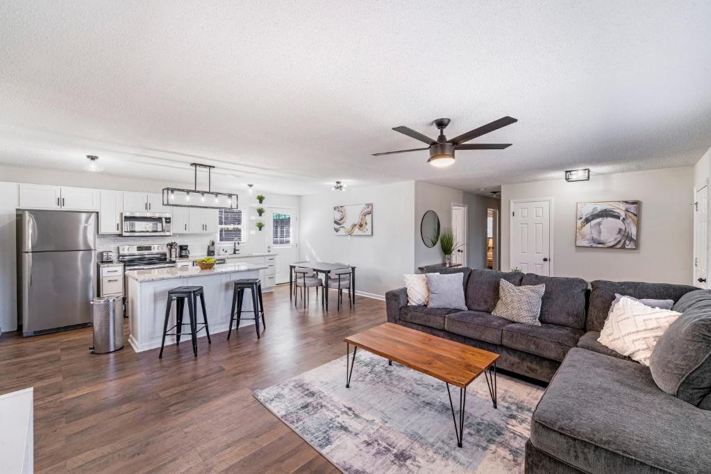 Holiday home Modern 3BR Ranch, Near I-77, Rock Hill, USA - Booking.com